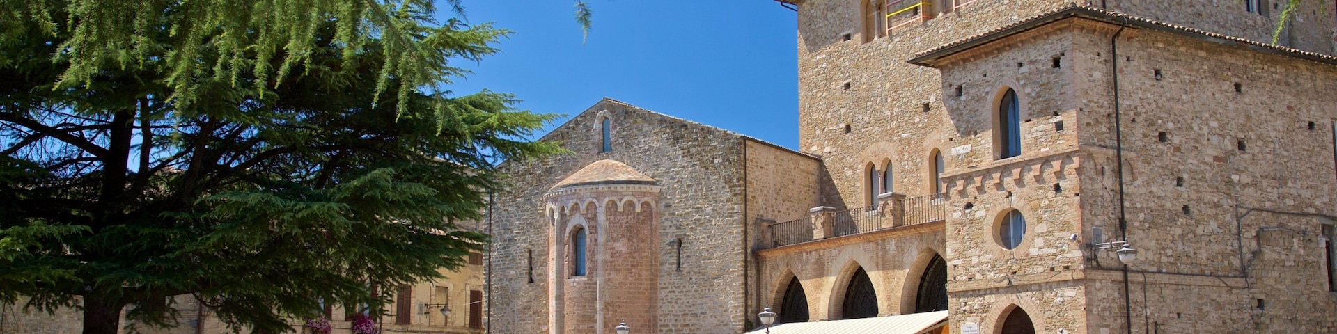 Bevagna featuring heritage elements