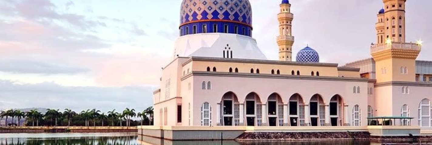 Kota Kinabalu’s beauty might not catch your attention at first glance; but if you give it a chance, its old-world charm can draw you deeply!
READ: http://iamaileen.com/travel-guide-things-to-do-in-kota-kinabalu/ #kotakinabalu #malaysia #sabah #asia