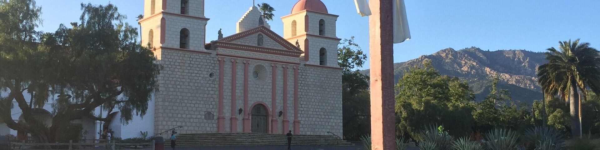 Founded on December 4, 1786, the mission is the namesake of the city of Santa Barbara as well as of Santa Barbara County. The grounds occupy a rise between the Pacific Ocean and the Santa Ynez Mountains granting beautiful views in all directions. Mission Santa Barbara is the only mission to remain under the leadership of the Franciscan Friars since its founding, Relax on the lawn, take a tour of the inside and even explore the rose gardens on a warm summer day,
#SantaBarbara
#California
#lifeatexpedia
#weloveourmarkets
#AMER
#StunningStructures