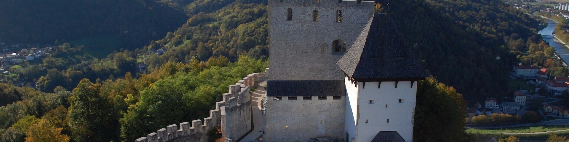 The old castle (Stari grad) in Celje is situated high on a hill that overlooks the town of Celje and the Savinja River valley.
Entrance to the castle is €4 - this includes a small permanent exhibition on torture in the middle ages, a look at an old printing workshop, the castle tower, and fantastic views.
#castle #nature #instone