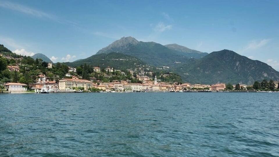 Bellagio is a village on a promontory jutting out into Lake Como, in Italy. It’s known for its cobbled lanes, elegant buildings and Villa Serbelloni Park, an 18th-century terraced garden with lake views. Nearby are the Tower of the Arts, a venue for exhibitions and performances, and the Romanesque San Giacomo Church. Close to rocky Loppia Beach, the Museum of Navigational Instruments displays sundials and compasses.