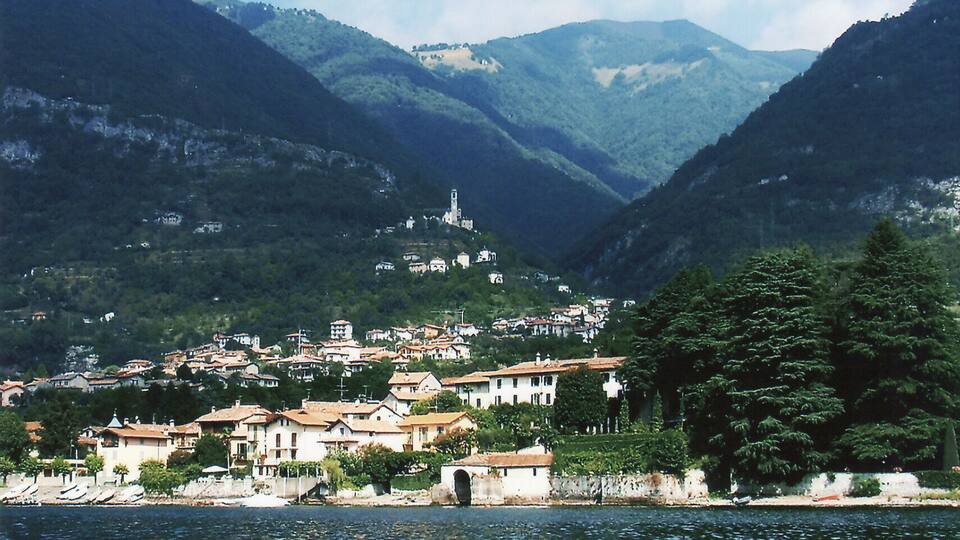 Each house, that is close to the church at the top, holds a station of the cross in it.
#waterlust