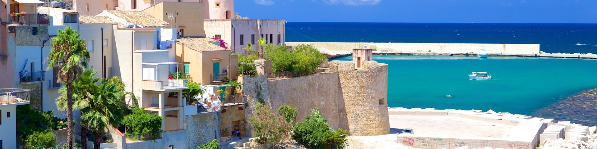 Castellammare del Golfo featuring a coastal town and general coastal views