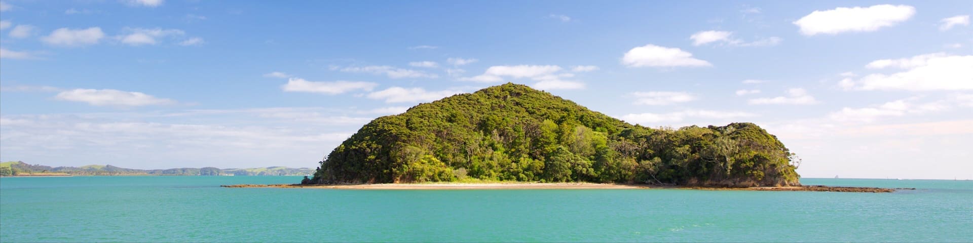 Bay of Islands showing island images and a bay or harbor