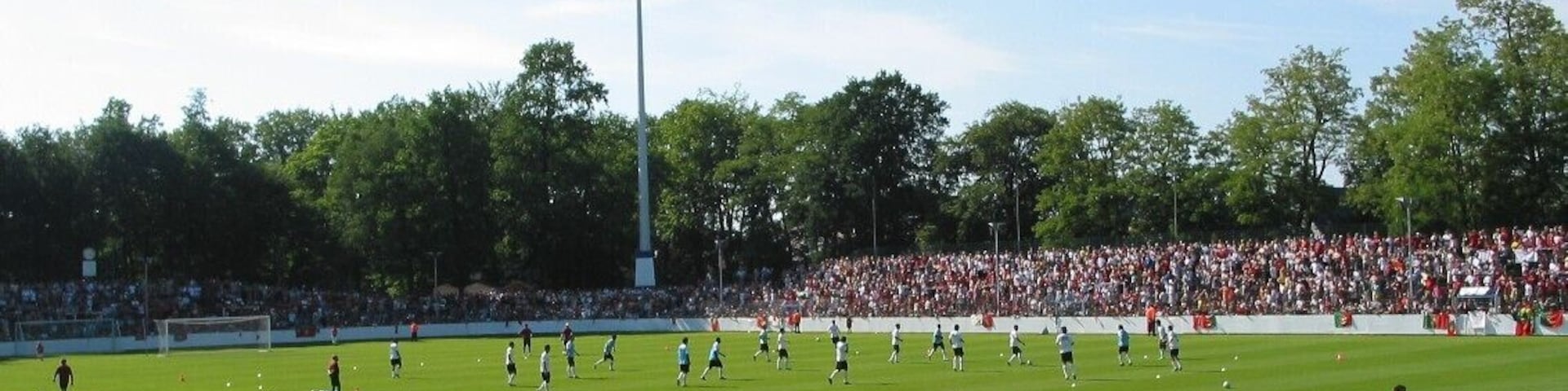 Blick in das Heidewaldstadion während des öffentlichen Trainings der Nationalmannschaft Portugals.