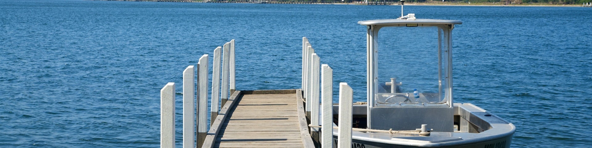 Metung featuring a bay or harbor