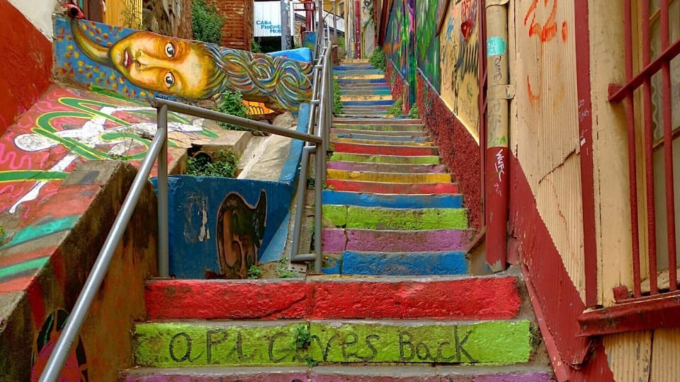 Just walk anywhere in the alleyways and byways of Valparaíso and you'll be rewarded with a flood of colors for your eyes.