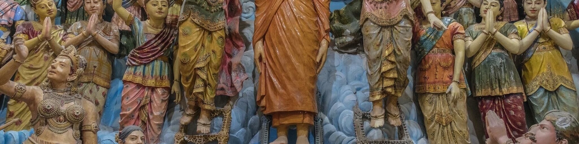 The Angurukaramulla Temple is a very cool place to visit if you're in Negombo. It's best known for its epic statue of the Buddha, and its dragon-entrance - inside you find detailed murals that date back centuries. There is also a 300+ year old ruin of a historic library here, covered in moss
#Details