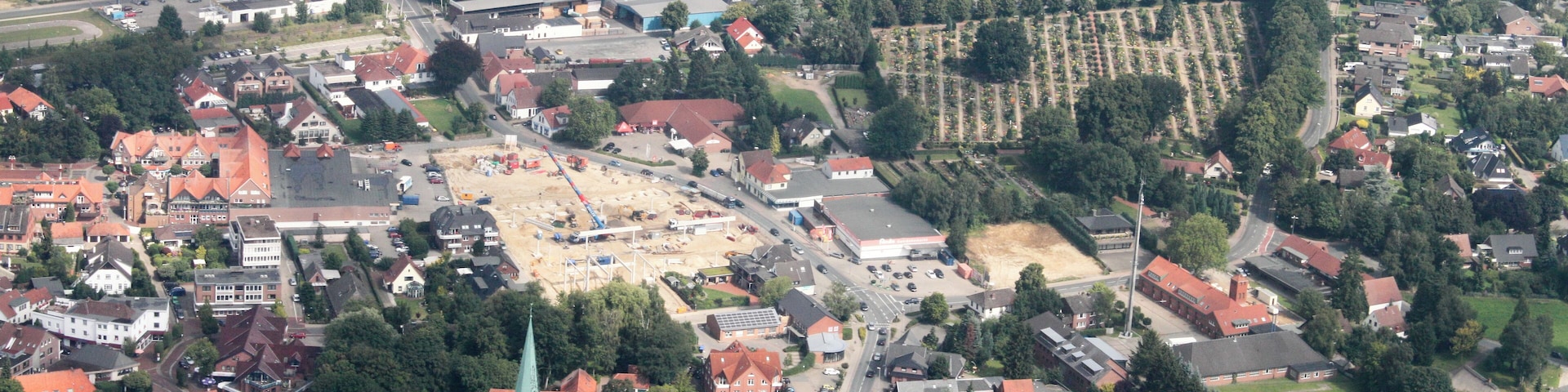 Fotoflug: von Flughafen Ganderkesee - Ganderkesee Stadt - Hasportsee - Roland Center - Grollaner See - Airport Bremen (identische Bildbeschreibung für File:2012-08-08-fotoflug-bremen zweiter flug 0001.JPG bis File:2012-08-08-fotoflug-bremen zweiter flug 0100.JPG