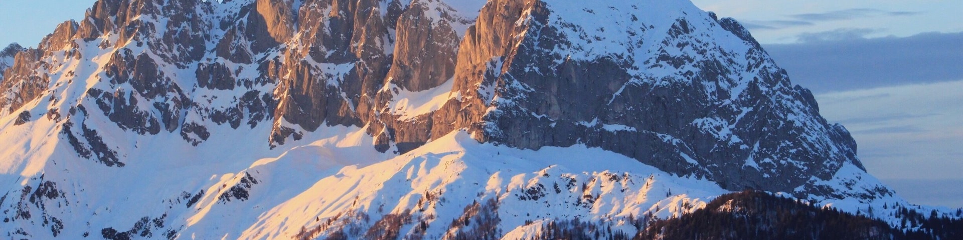 📍Kitzbühel, Austria
We packed all of our luggage onto our backs and skied up and down a mountain to and from our hotel. It was well worth this view!