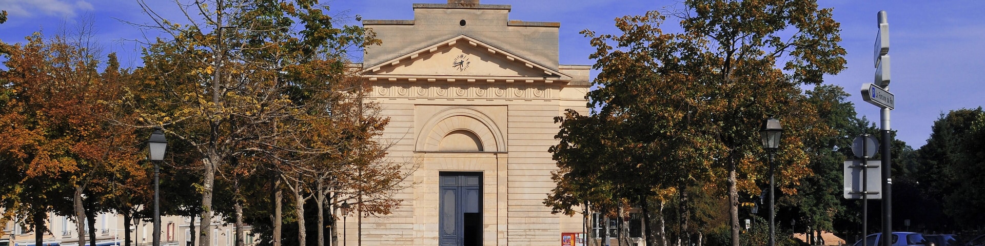This building is en partie classé, en partie inscrit au titre des Monuments Historiques. It is indexed in the Base Mérimée, a database of architectural heritage maintained by the French Ministry of Culture, under the reference PA00088162 .