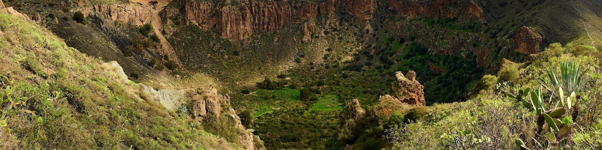 A lovely hike, but be prepared to spend a lot of time knocking tiny volcanic rocks out of your shoes.