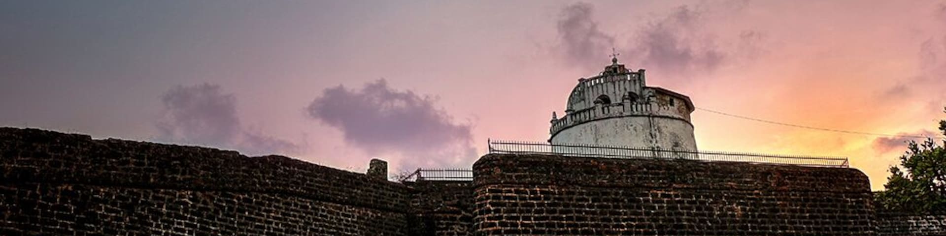 Overlooking the vast expanse of ‘seeming to be endless’ blue waters in front of it, Fort Aguada is one of the most popular tourist destinations of Goa.
#StunningStructures