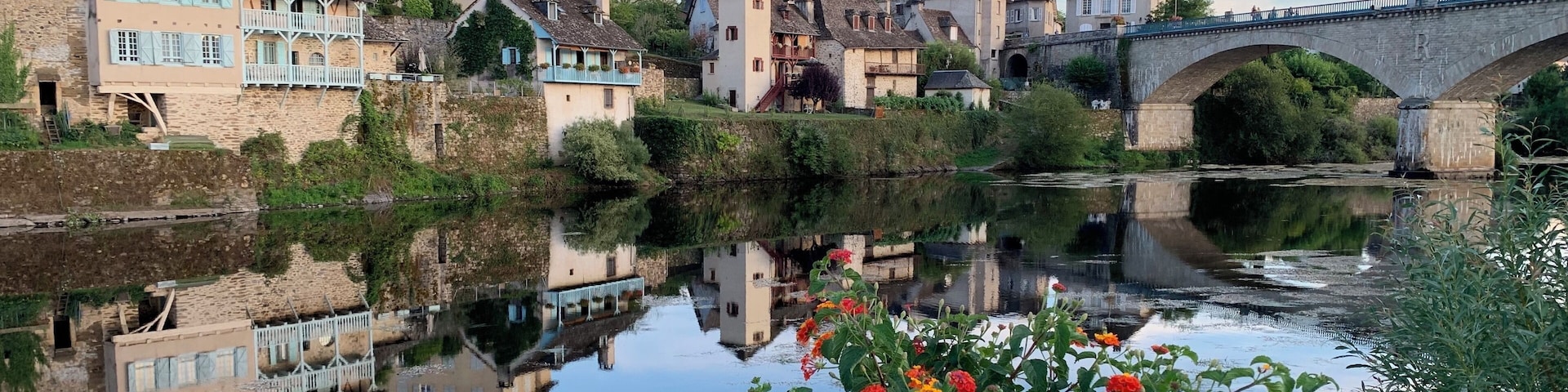 Superbes bâtisses d’argentat sur Dordogne