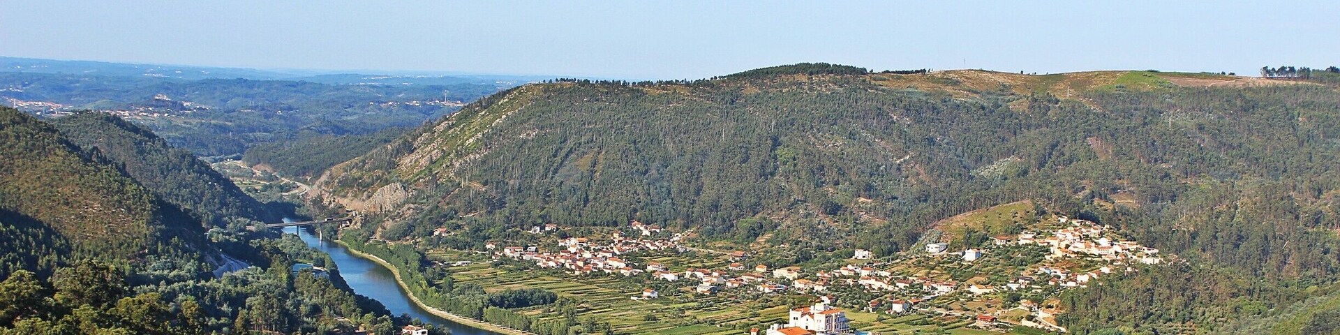 Vista sobre Penacova do Penedo de Castro.