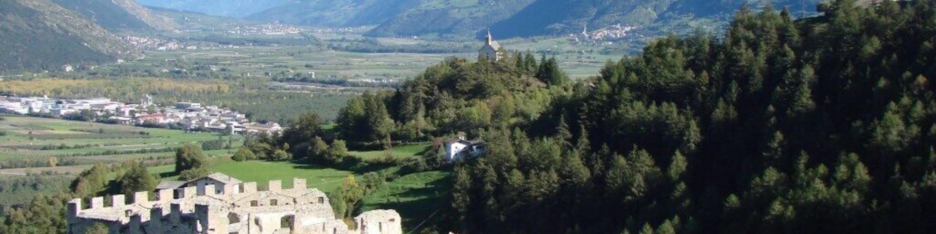 This media shows the cultural heritage monument with the number 16515 in South Tyrol. Burgruine Lichtenberg and Kirchlein St. Christina