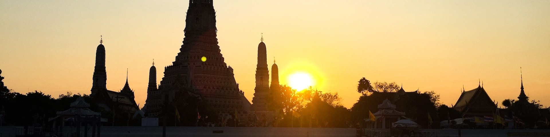 Landmark of Bangkok, the temple of dawn at dusk from the Chaophraya river.