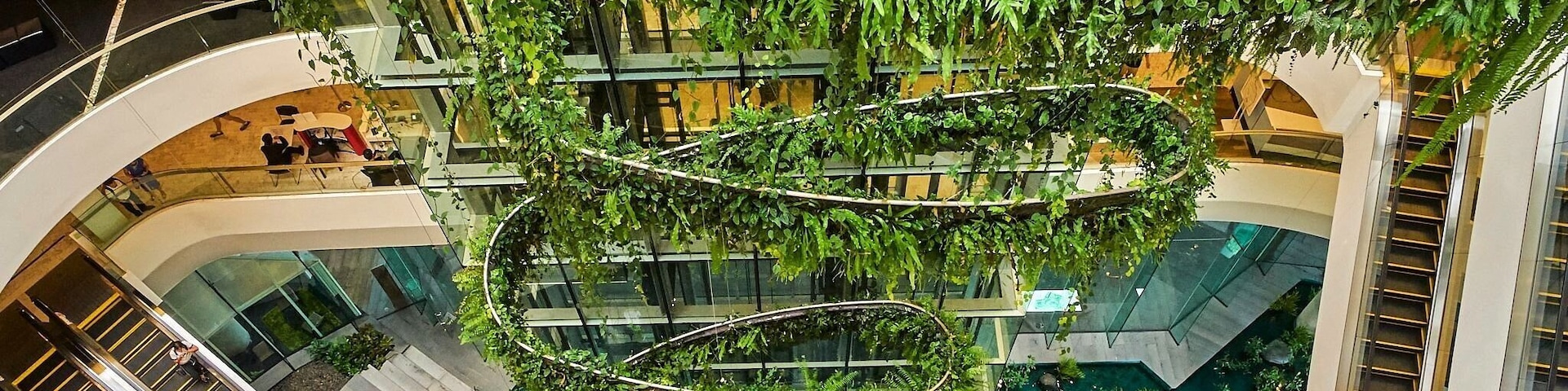 Great luxury shopping mall with lots of nice restaurants, and butiful architecture!
#shoping #architecture #garden #modern