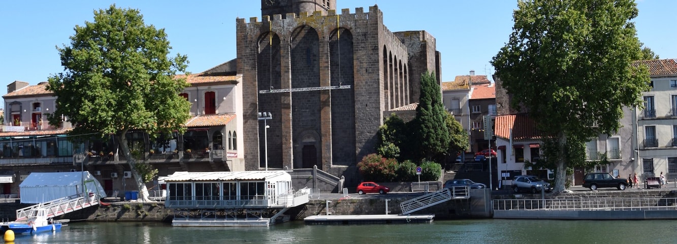 This building is inscrit au titre des Monuments Historiques. It is indexed in the Base Mérimée, a database of architectural heritage maintained by the French Ministry of Culture, under the reference PA00103340 .