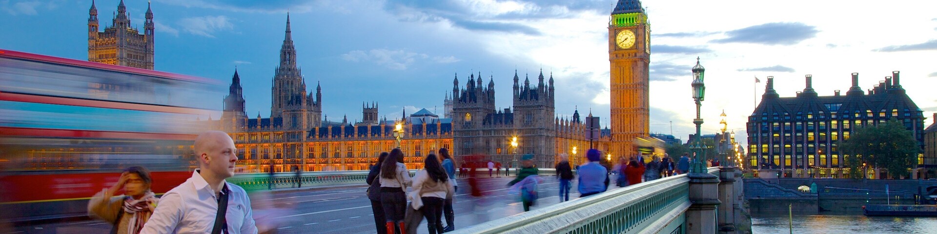 Greater London showing a bridge, a city and heritage architecture