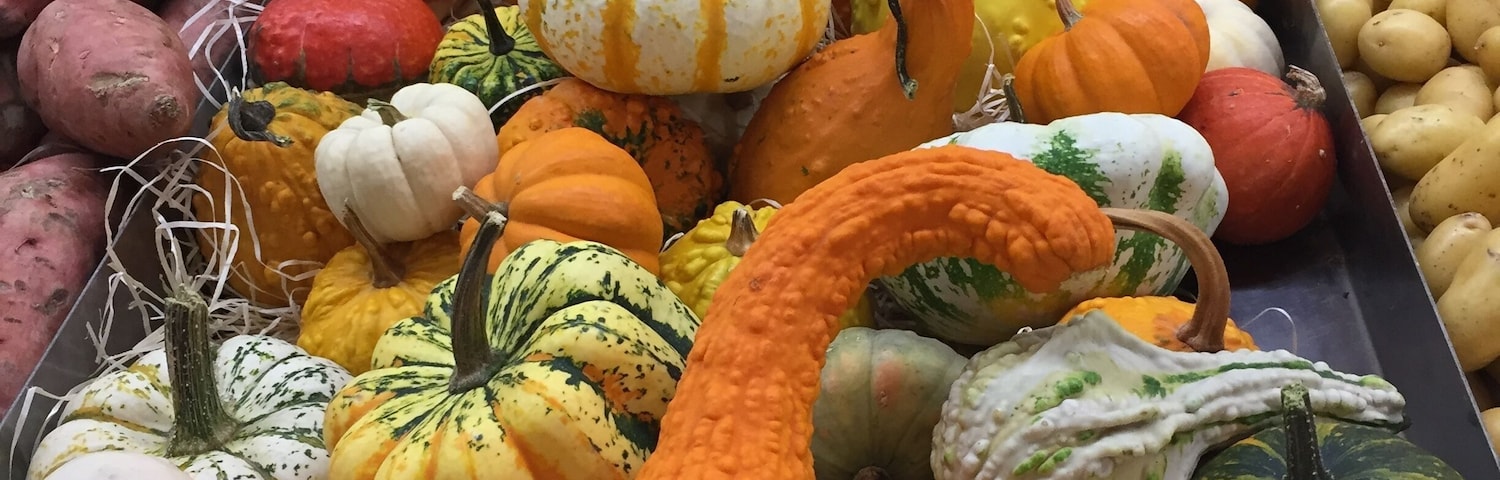Fruit and veggies market in eastern Paris... autumn is here