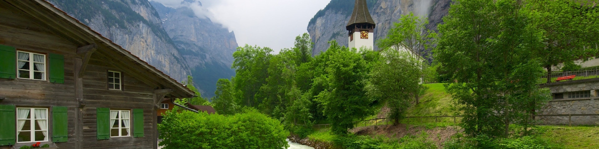 Lauterbrunnen mostrando um rio ou córrego, elementos de patrimônio e montanhas