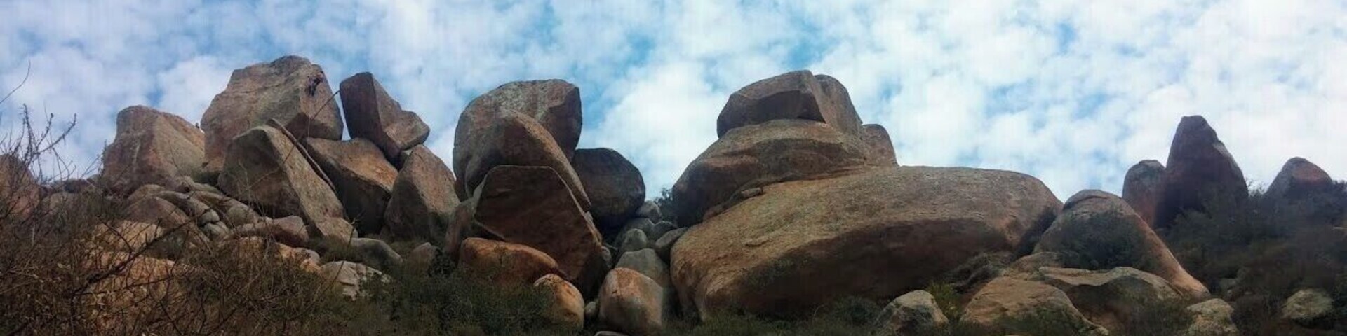 An incredible hike! Starts in the woods, under a veil of beautiful trees and then opens up to stones and rocks, which rewards you with unreal views of the valley once you finally make it to the top!
#InStone