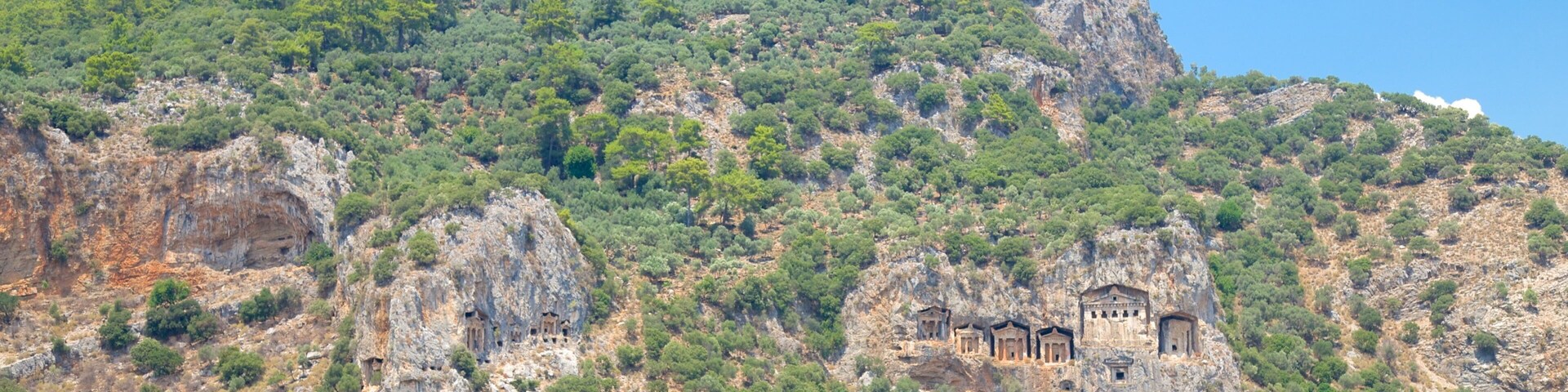 Dalyan mostrando montanhas