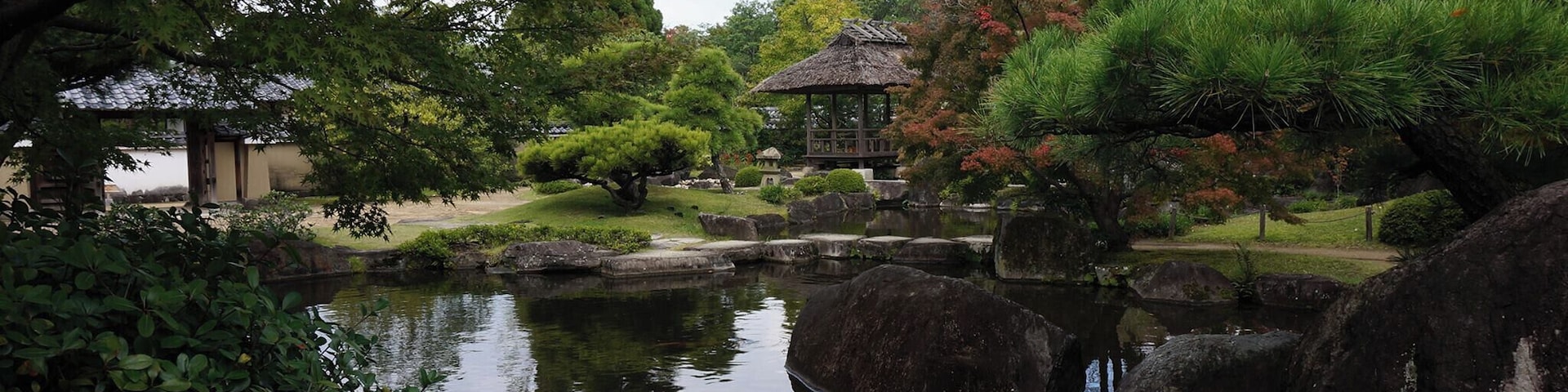 Koko-en Garden, a Zen garden with some autumn colours. Photo taken in Himeji #Japan #Zen #LifeAtExpedia