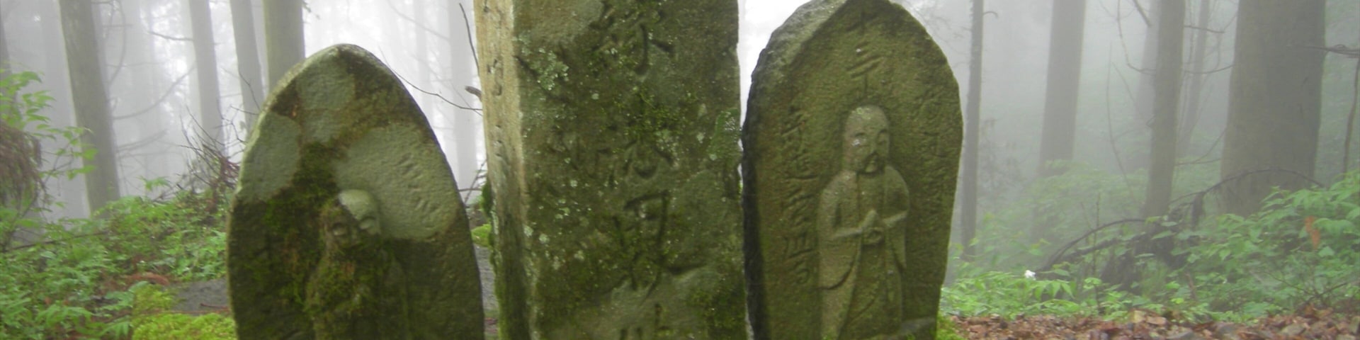 Shikoku que inclui elementos de patrimônio e um cemitério