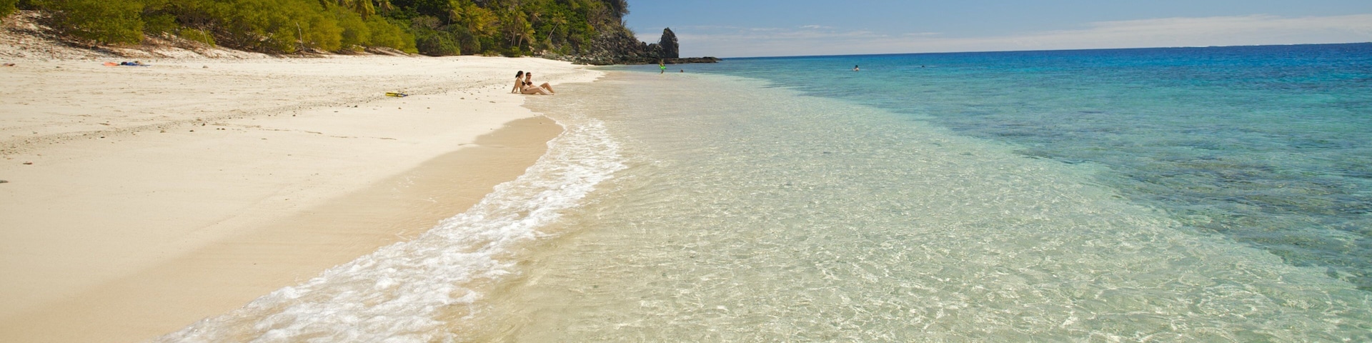 Mamanuca Islands caracterizando uma praia de areia, cenas tropicais e paisagem