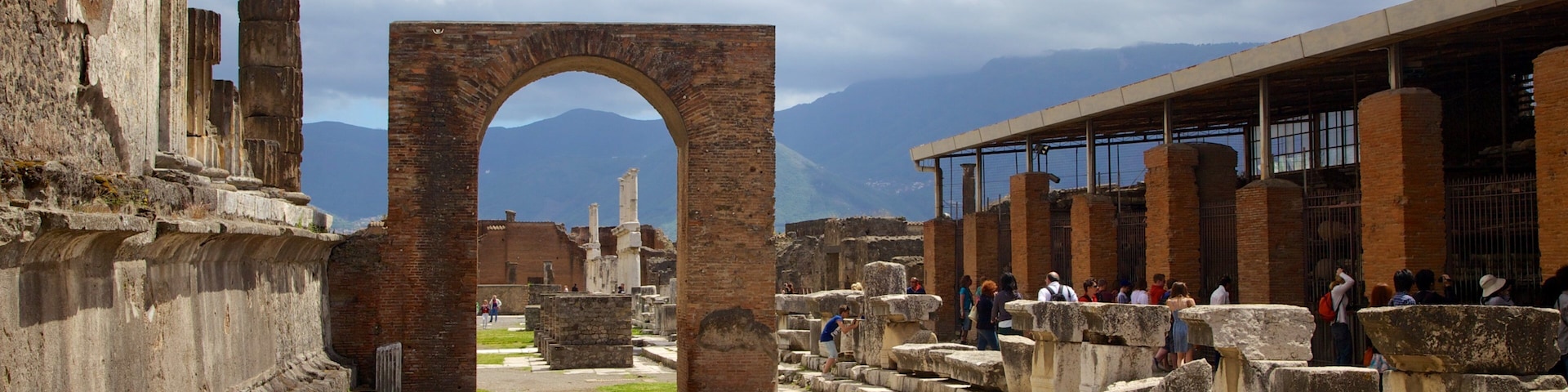Pompeii which includes heritage elements and a ruin