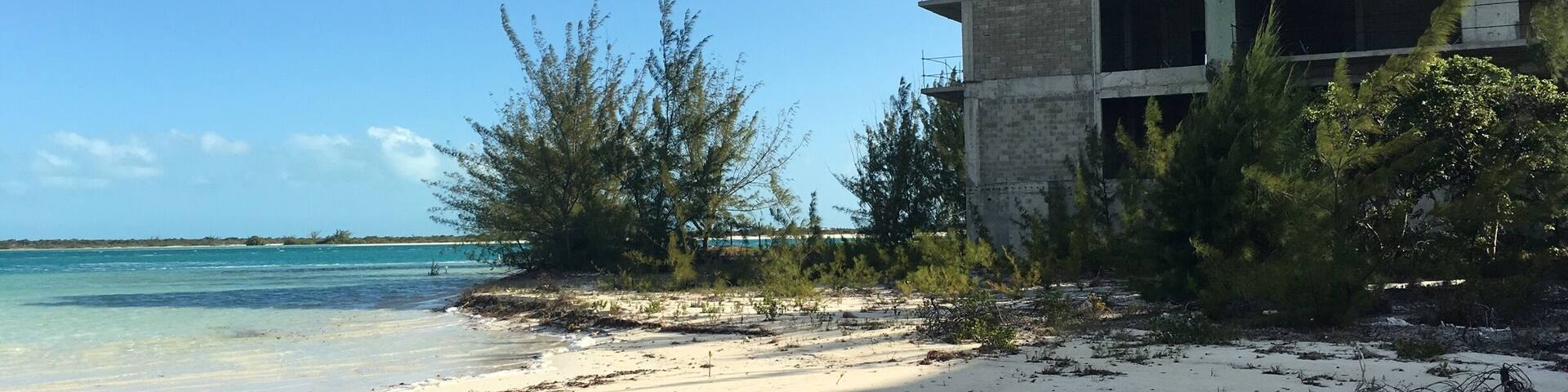 Totally abandoned Mandarin Oriental hotel project. These spots (and there are quite a few) are crazy fun to explore, albeit a bit eery!