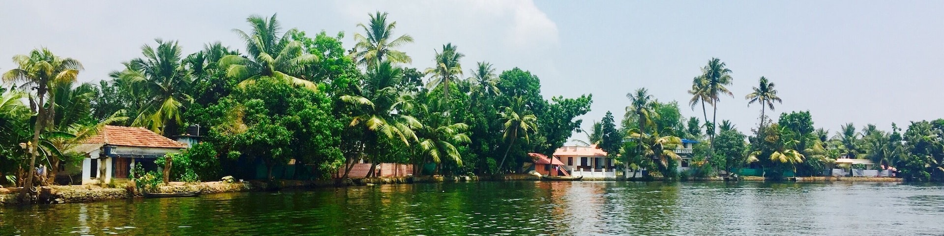When in Kerela, a day in the backwaters of Alleppey is a must do. One can rent a house boat and can purchase fish (go for Karimeem) on the go, buy Tody and experience the way "Gods Own Country" is supposed to be experienced..!! #lifeatexpedia