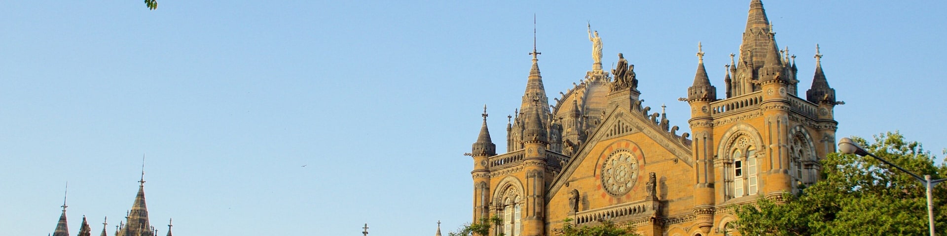 Mumbai que inclui elementos de patrimônio e um pôr do sol