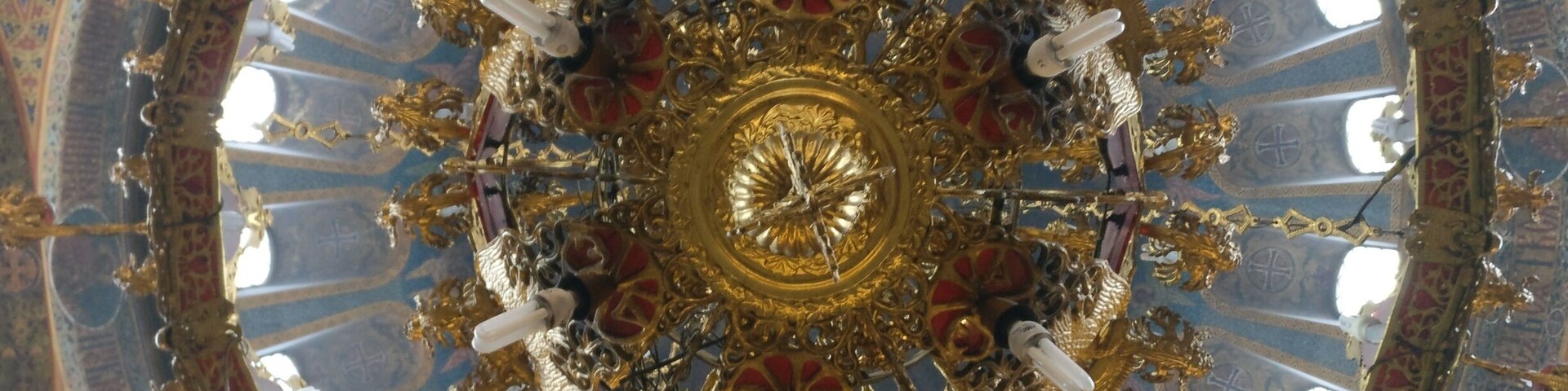 The beautiful inside of one of the orthodox churches. The ceiling and columns are unique and distinctive with a layer of art, gold and amulets to finish things off.
#merch #lifeatexpedia #sofia #bulgaria