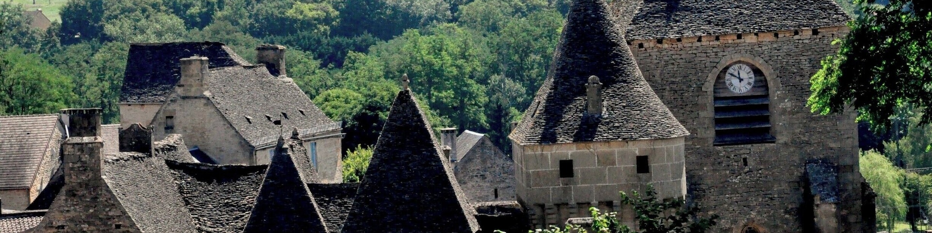 We only drove through this gorgeous village on the way from Sarlat to Montignac, but definitely want to go back to explore it properly. It's everything a Perigord village should be.