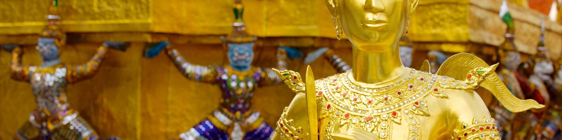 Grand Palace which includes a monument, heritage architecture and a statue or sculpture