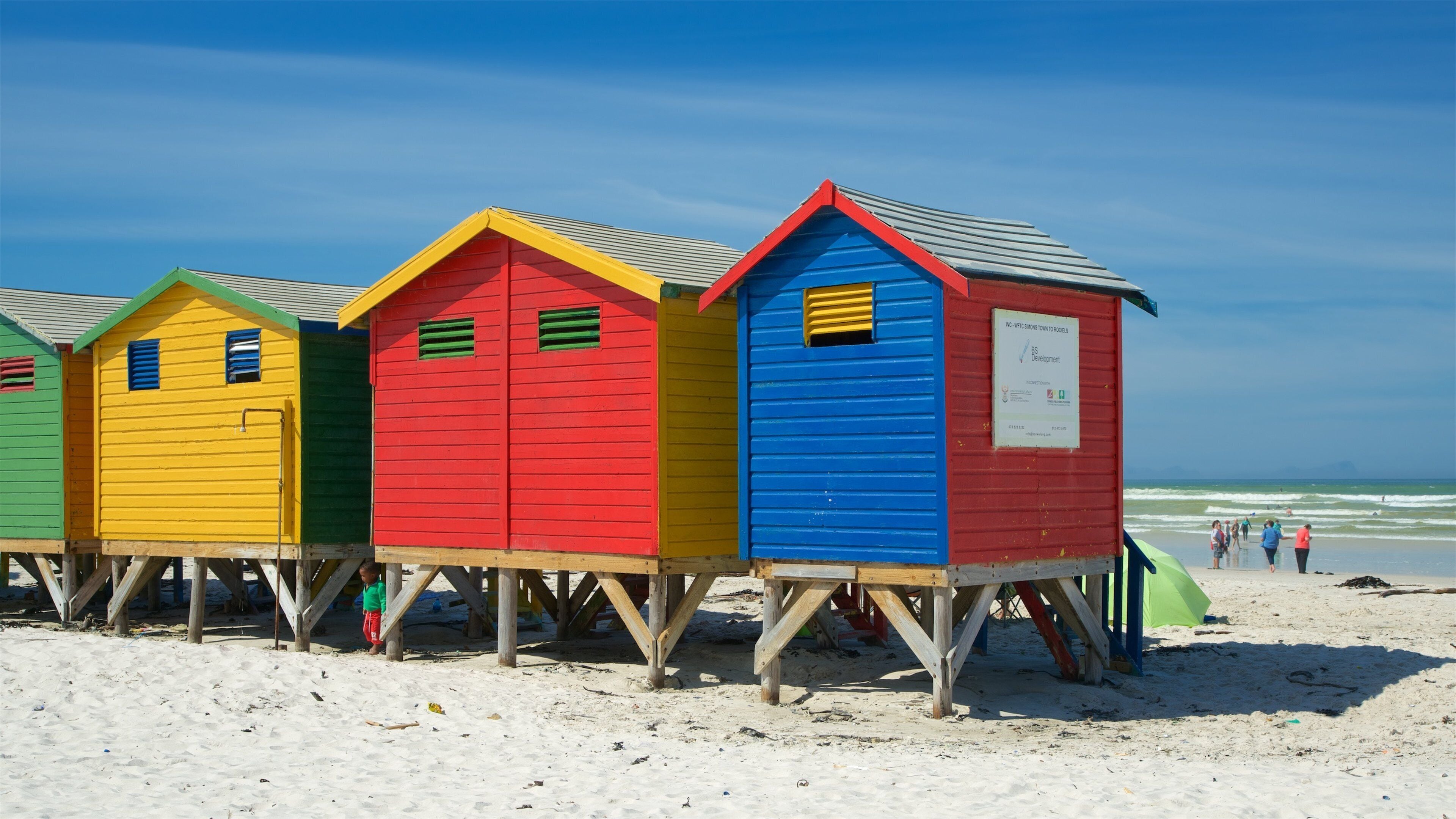Muizenberg caracterizando uma praia e paisagens litorâneas