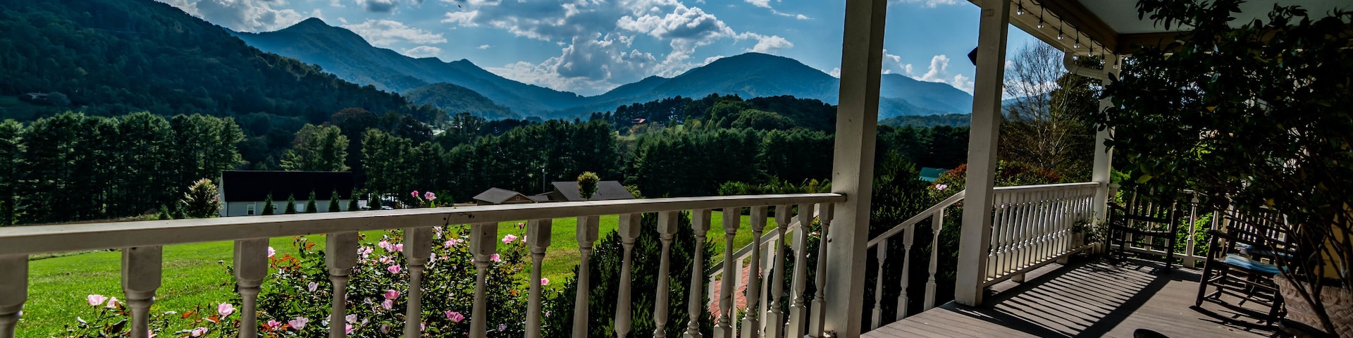 Beautiful place to stay in the heart of the Blue Ridge Mountains near Asheville NC.
#MyBackyard
#leicester
#northcarolina
#blueridgemountains
#homesweethome