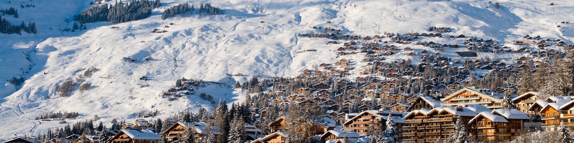 Verbier caracterizando florestas, neve e montanhas