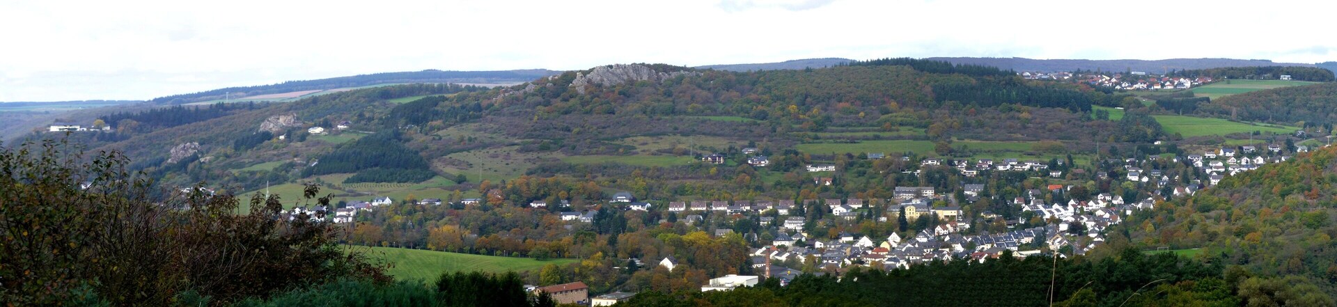 Panorama – Kirn an der Nahe - Schloss Wartenstein (ganz links) bis Oberhausen bei Kirn (rechts)