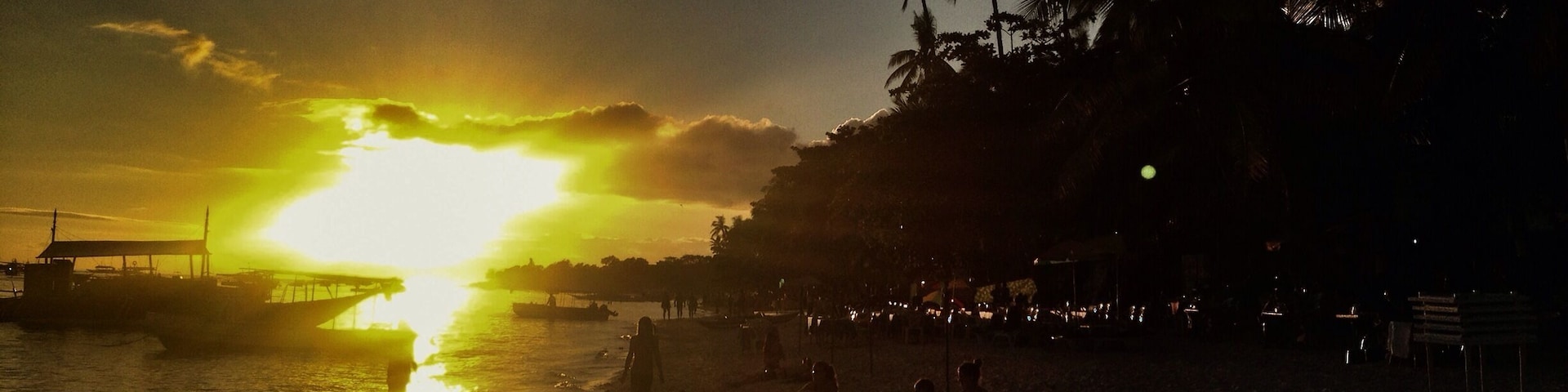 Nice Sunset - last day on Philippines. Alona beach is a quite decent beach in this region of Philippines. Sadly also a crowded place for many older men looking for fun with younger Philippine girls :(
