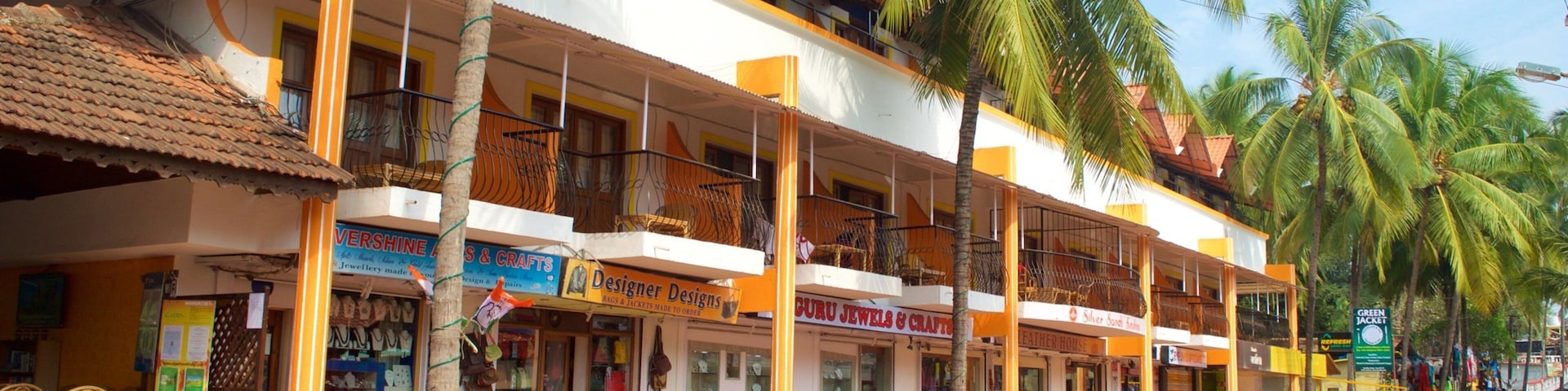 Praia de Candolim – Forte Aguada mostrando compras