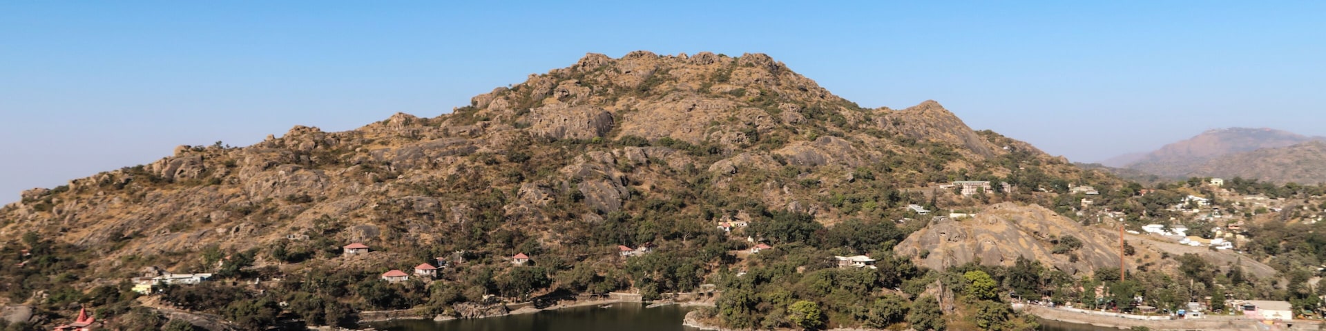 When in Mount Abu, do not miss the hike to toad rock. The serenity of the Nakki Lake is sure to sweep you off your feet 😍
Check out a planned tour @ https://bit.ly/2RUWoDp
#Perspectives #idyllic #lakes #rajasthan #india #mountabu #elevatedshots #canonshots #travel #solotravel #sassilysolo