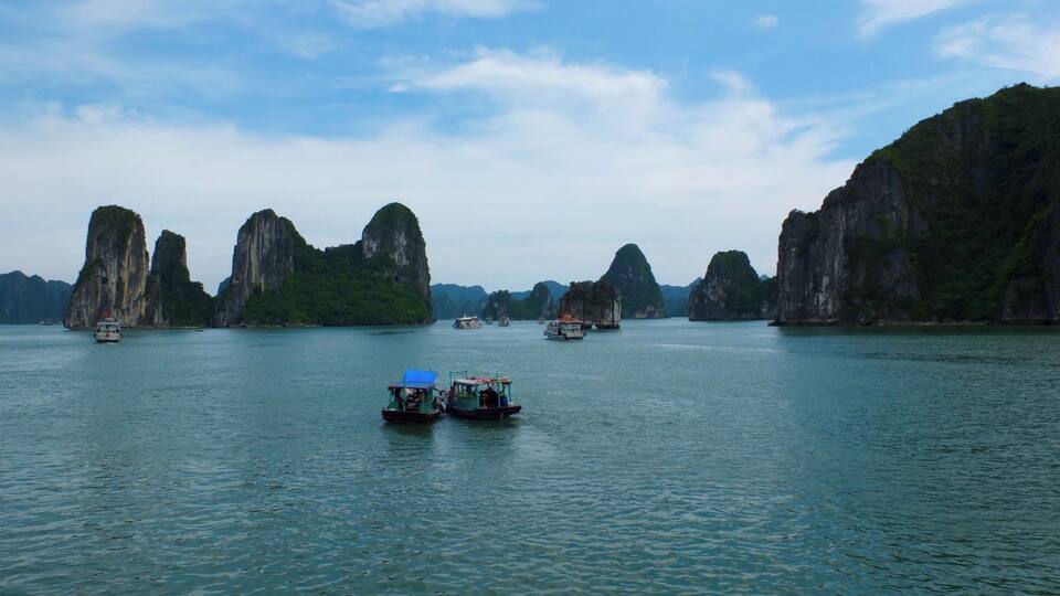Cruising Halong Bay