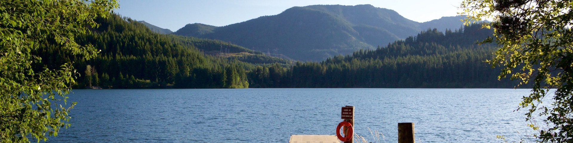 Central Washington showing mountains and a river or creek