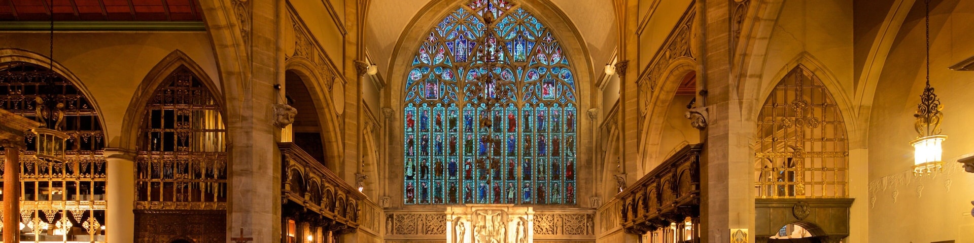 Chelsea showing interior views, a church or cathedral and heritage elements