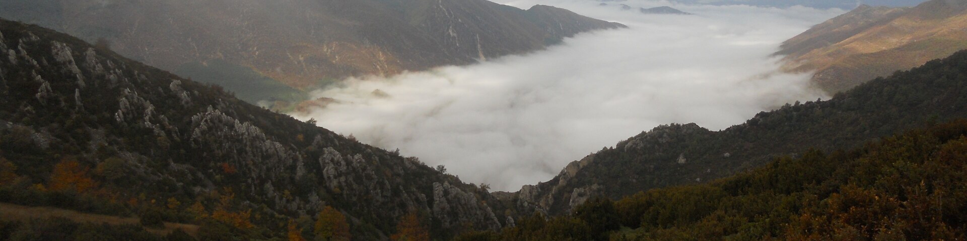 Niebla al fondo, vista al Valle de San Juan de la Peña desde el Peiró