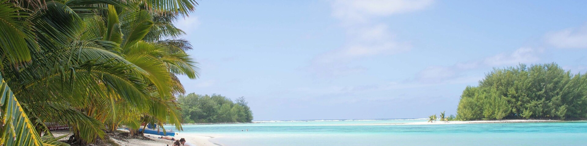 If you're looking for a perfect beach in Rarotonga, head to Muri Beach to the East coast. There are a couple of sand motus in the lagoon, which you can swim or kayak to when the conditions are alright.